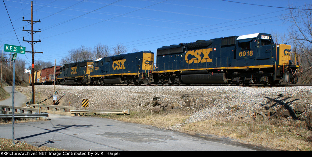 768 - The H774 local returns to Lynchburg with THREE units!!!